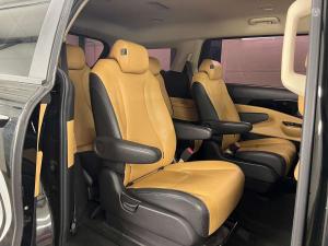 Black Kia Carnival 2021 in Vilnius, with an engine capacity of 2.20 L and mileage of 157 thousand km for 20400 €, photo 18 on AUTOMOTO.COM.LV