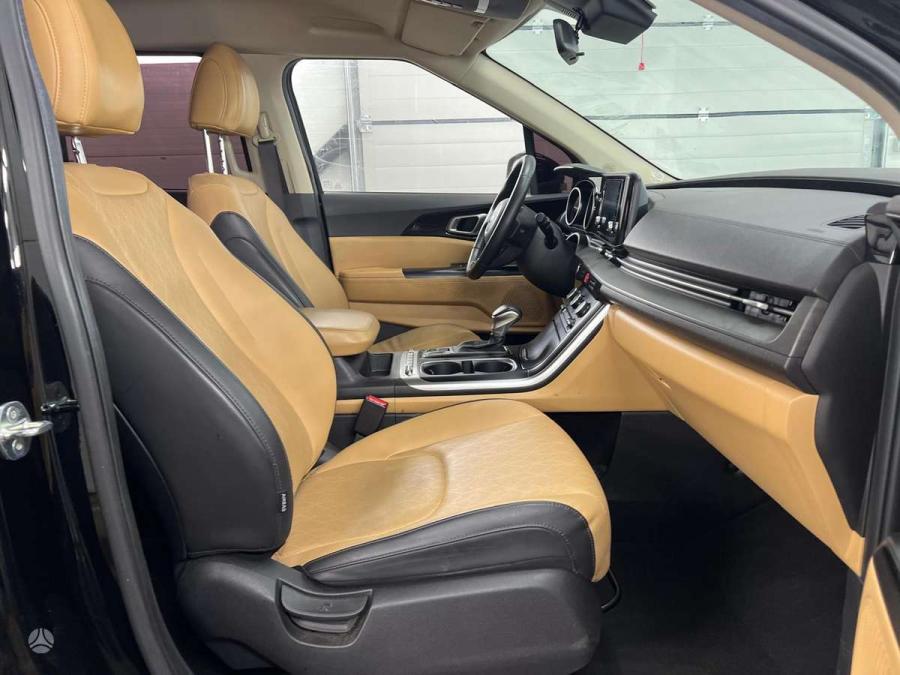 Black Kia Carnival 2021 in Vilnius, with an engine capacity of 2.20 L and mileage of 157 thousand km for 20400 €, photo 21 on AUTOMOTO.COM.LV