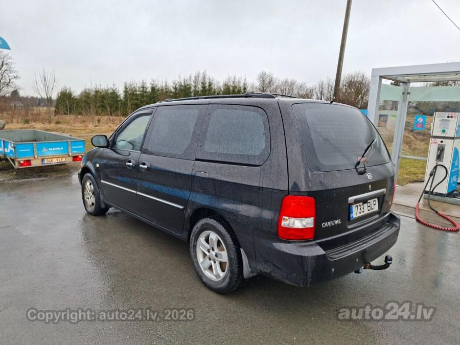 Melns Kia Carnival 2005 Tallina, ar dzinēja tilpumu 2.90 L un nobraukumu 215 tūkst. km par 999 €, foto 3 vietnē AUTOMOTO.COM.LV