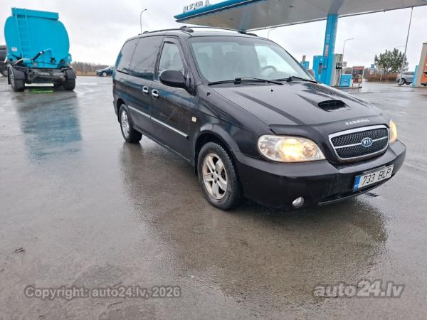 Black Kia Carnival 2005 in Tallinn, with an engine capacity of 2.90 L and mileage of 215 thousand km for 999 €, photo 7 on AUTOMOTO.COM.LV