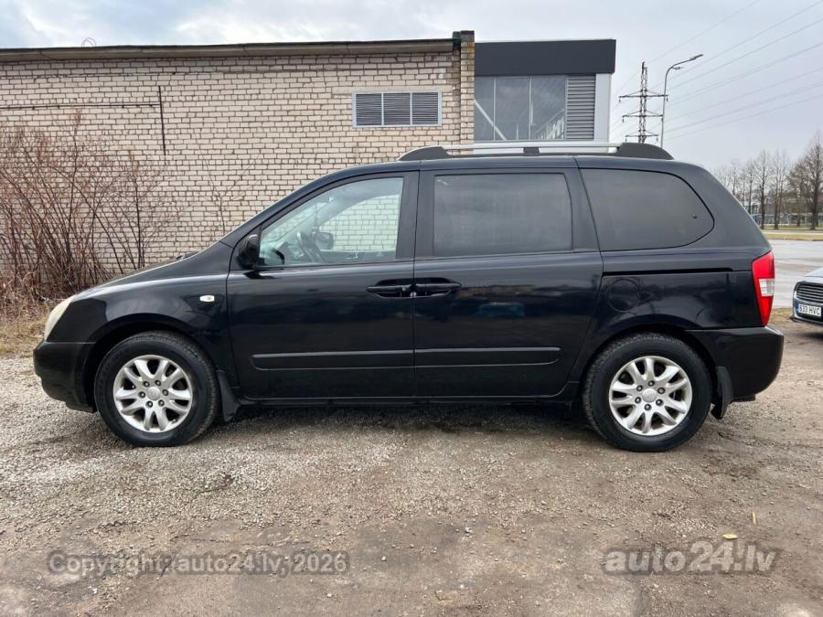 Black Kia Carnival 2007 in Narva, with an engine capacity of 2.90 L and mileage of 232 thousand km for 1499 €, photo 4 on AUTOMOTO.COM.LV