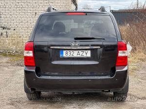 Black Kia Carnival 2007 in Narva, with an engine capacity of 2.90 L and mileage of 232 thousand km for 1499 €, photo 13 on AUTOMOTO.COM.LV