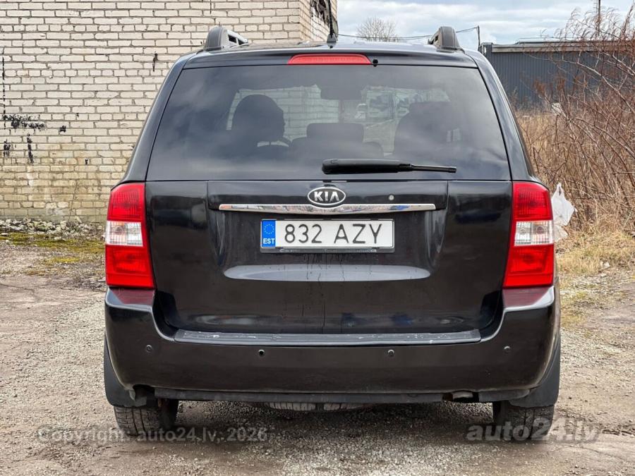 Black Kia Carnival 2007 in Narva, with an engine capacity of 2.90 L and mileage of 232 thousand km for 1499 €, photo 13 on AUTOMOTO.COM.LV