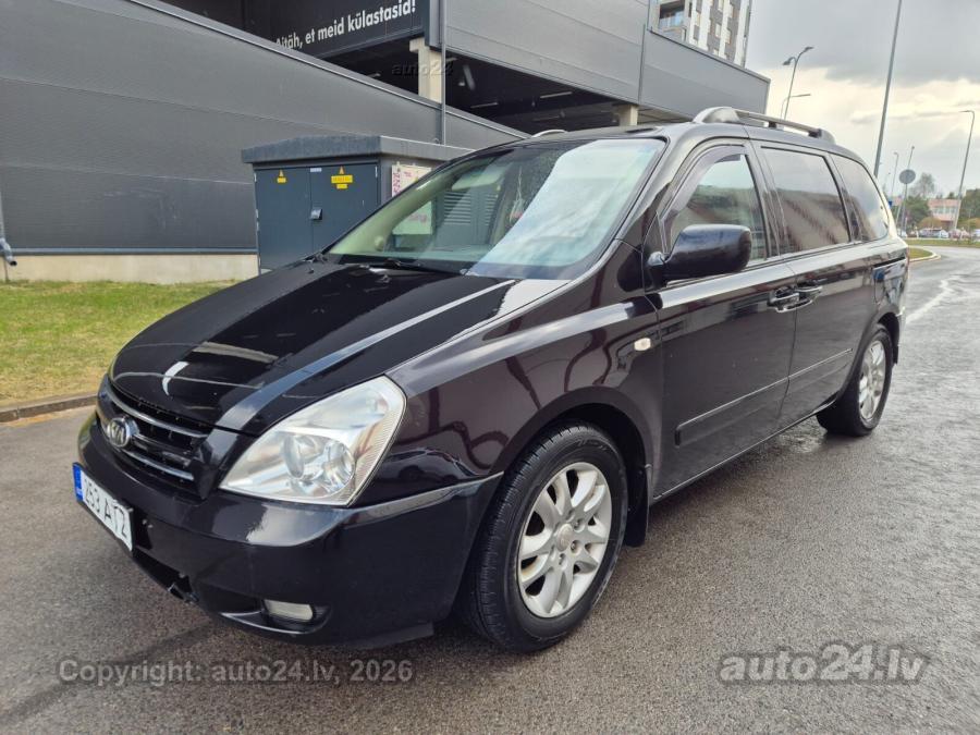 Black Kia Carnival 2007 in Tallinn, with an engine capacity of 2.90 L and mileage of 380 thousand km for 1399 €, photo 1 on AUTOMOTO.COM.LV