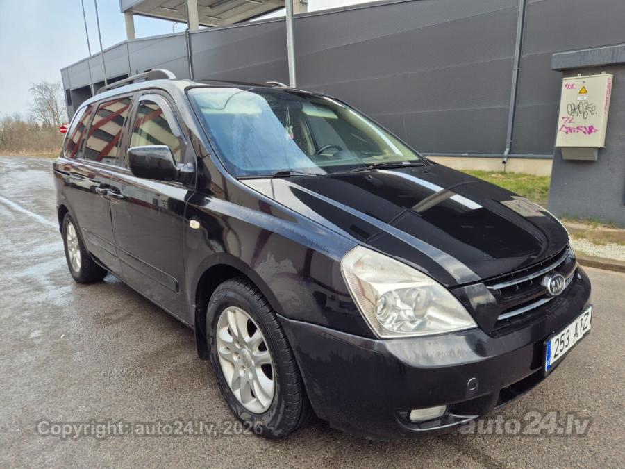 Black Kia Carnival 2007 in Tallinn, with an engine capacity of 2.90 L and mileage of 380 thousand km for 1399 €, photo 3 on AUTOMOTO.COM.LV