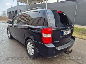 Black Kia Carnival 2007 in Tallinn, with an engine capacity of 2.90 L and mileage of 380 thousand km for 1399 €, photo 4 on AUTOMOTO.COM.LV