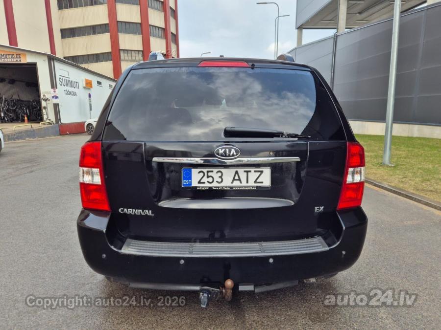 Black Kia Carnival 2007 in Tallinn, with an engine capacity of 2.90 L and mileage of 380 thousand km for 1399 €, photo 6 on AUTOMOTO.COM.LV