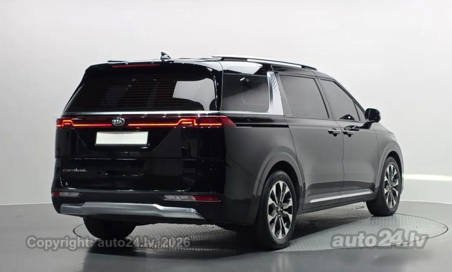 Black Kia Carnival 2021 in Tallinn, with an engine capacity of 2.20 L and mileage of 100 thousand km for 36880 €, photo 3 on AUTOMOTO.COM.LV