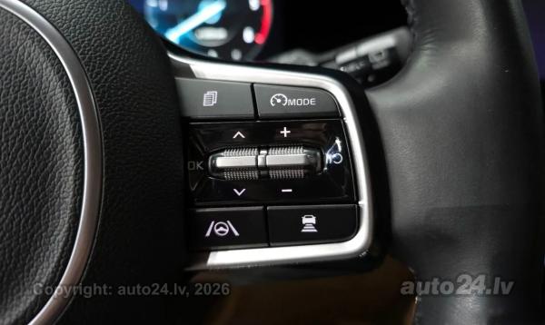 Black Kia Carnival 2021 in Tallinn, with an engine capacity of 2.20 L and mileage of 100 thousand km for 36880 €, photo 5 on AUTOMOTO.COM.LV