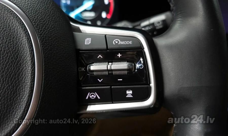 Black Kia Carnival 2021 in Tallinn, with an engine capacity of 2.20 L and mileage of 100 thousand km for 36880 €, photo 6 on AUTOMOTO.COM.LV
