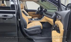 Black Kia Carnival 2021 in Tallinn, with an engine capacity of 2.20 L and mileage of 100 thousand km for 36880 €, photo 10 on AUTOMOTO.COM.LV