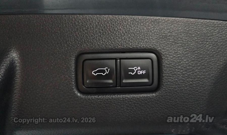 Black Kia Carnival 2021 in Tallinn, with an engine capacity of 2.20 L and mileage of 100 thousand km for 36880 €, photo 15 on AUTOMOTO.COM.LV