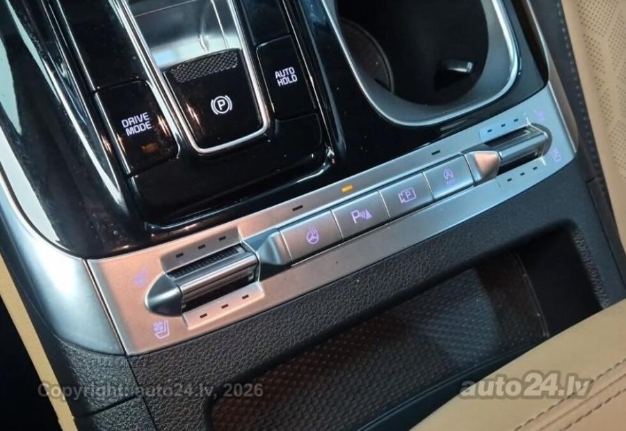 Black Kia Carnival 2023 in Tallinn, with an engine capacity of 2.20 L and mileage of 85 thousand km for 38880 €, photo 12 on AUTOMOTO.COM.LV