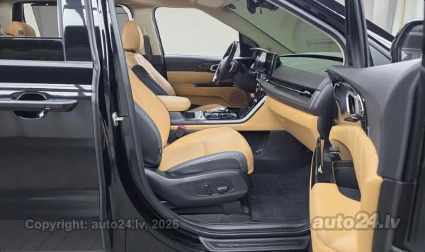 Black Kia Carnival 2023 in Tallinn, with an engine capacity of 2.20 L and mileage of 110 thousand km for 38880 €, photo 11 on AUTOMOTO.COM.LV