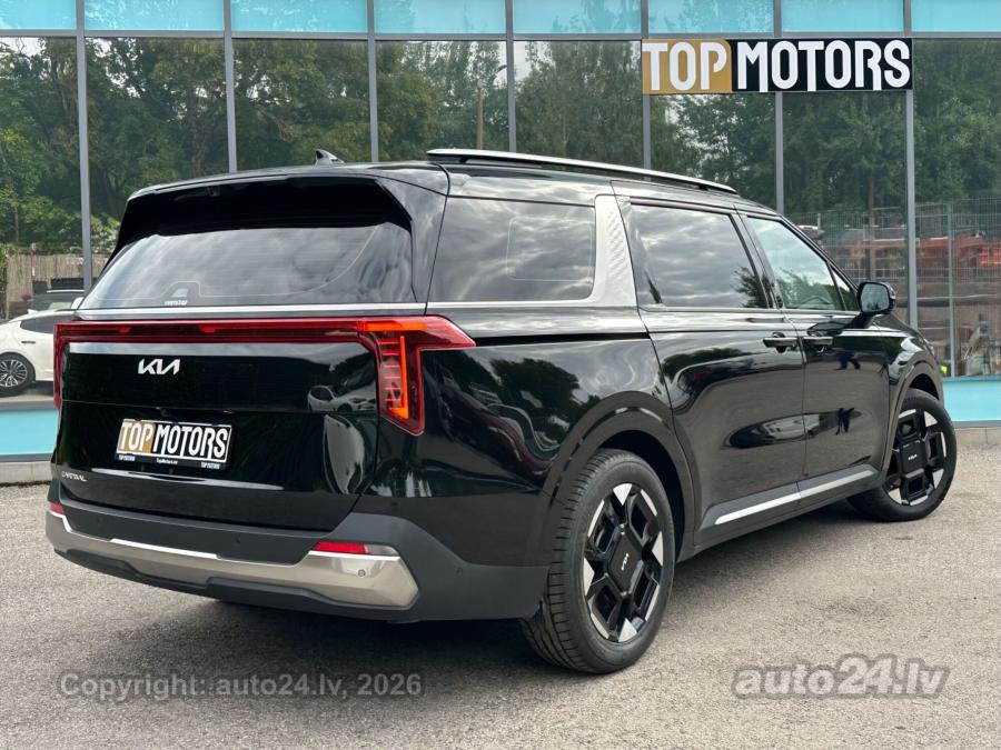 Black Kia Carnival 2024 in Tallinn, with an engine capacity of 2.20 L and mileage of 65 thousand km for 48880 €, photo 4 on AUTOMOTO.COM.LV