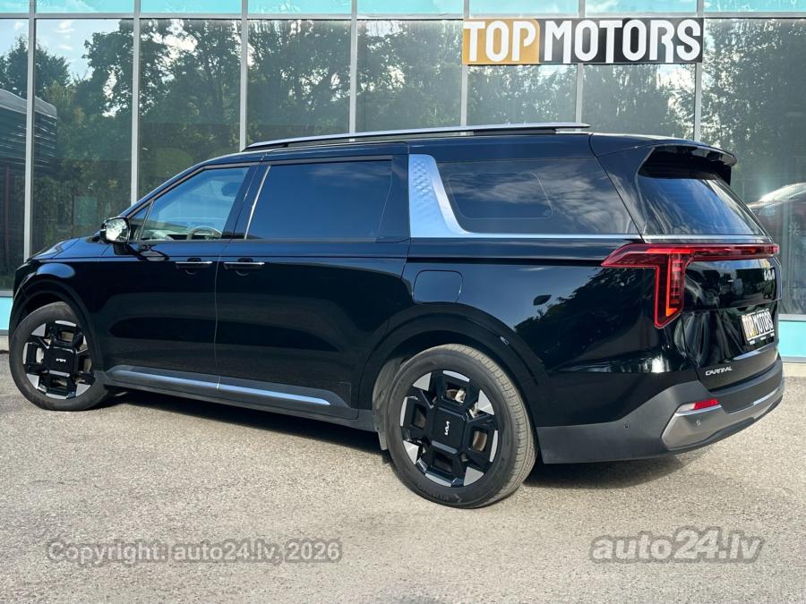 Black Kia Carnival 2024 in Tallinn, with an engine capacity of 2.20 L and mileage of 65 thousand km for 48880 €, photo 6 on AUTOMOTO.COM.LV