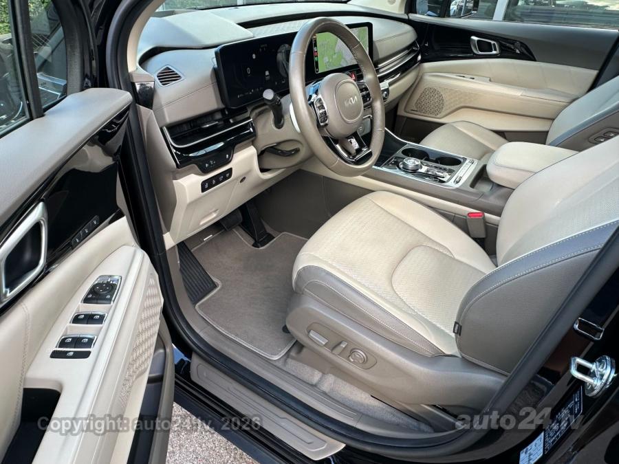 Black Kia Carnival 2024 in Tallinn, with an engine capacity of 2.20 L and mileage of 65 thousand km for 48880 €, photo 8 on AUTOMOTO.COM.LV