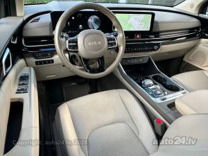 Black Kia Carnival 2024 in Tallinn, with an engine capacity of 2.20 L and mileage of 65 thousand km for 48880 €, photo 9 on AUTOMOTO.COM.LV