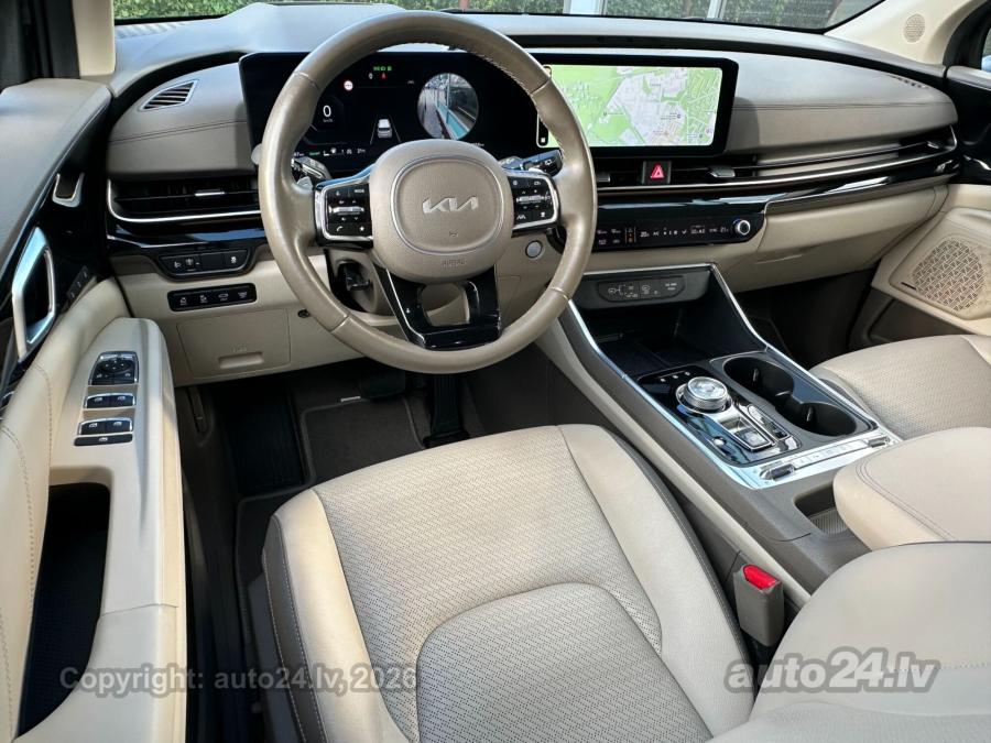 Black Kia Carnival 2024 in Tallinn, with an engine capacity of 2.20 L and mileage of 65 thousand km for 48880 €, photo 9 on AUTOMOTO.COM.LV