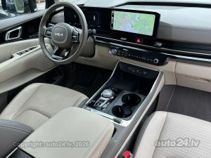 Black Kia Carnival 2024 in Tallinn, with an engine capacity of 2.20 L and mileage of 65 thousand km for 48880 €, photo 17 on AUTOMOTO.COM.LV