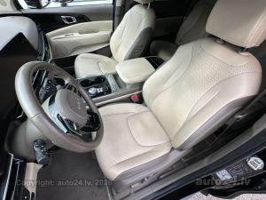 Black Kia Carnival 2024 in Tallinn, with an engine capacity of 2.20 L and mileage of 65 thousand km for 48880 €, photo 18 on AUTOMOTO.COM.LV