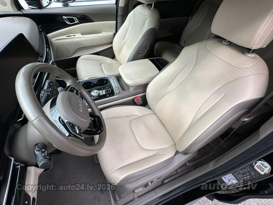 Black Kia Carnival 2024 in Tallinn, with an engine capacity of 2.20 L and mileage of 65 thousand km for 48880 €, photo 18 on AUTOMOTO.COM.LV