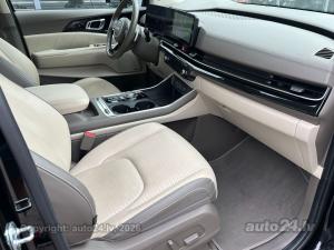Black Kia Carnival 2024 in Tallinn, with an engine capacity of 2.20 L and mileage of 65 thousand km for 48880 €, photo 19 on AUTOMOTO.COM.LV