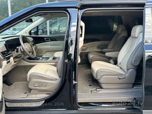 Black Kia Carnival 2024 in Tallinn, with an engine capacity of 2.20 L and mileage of 65 thousand km for 48880 €, photo 22 on AUTOMOTO.COM.LV