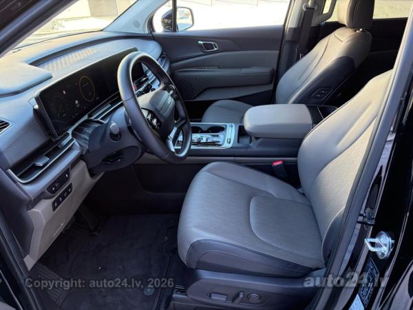 Melns Kia Carnival 2025 Tallina, ar dzinēja tilpumu 2.20 L un nobraukumu 6 tūkst. km par 49000 €, foto 7 vietnē AUTOMOTO.COM.LV