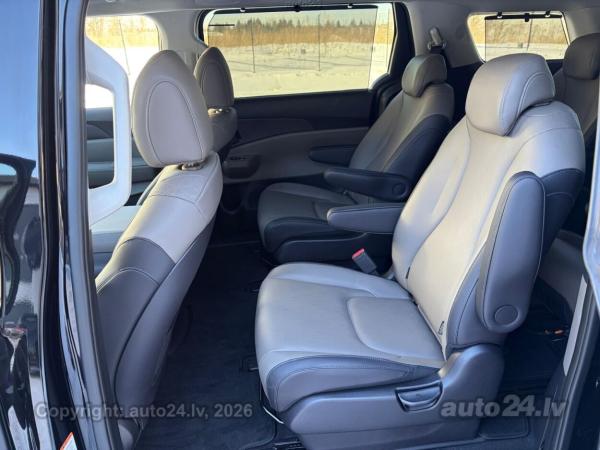 Melns Kia Carnival 2025 Tallina, ar dzinēja tilpumu 2.20 L un nobraukumu 6 tūkst. km par 49000 €, foto 9 vietnē AUTOMOTO.COM.LV