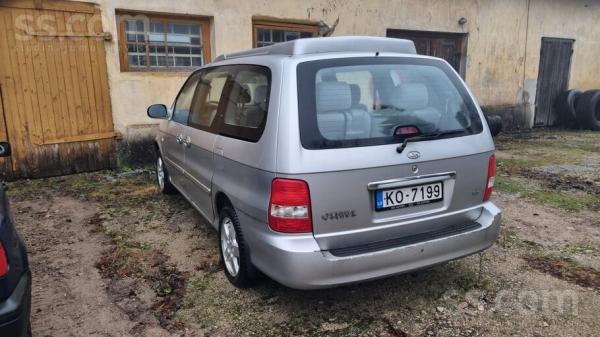 Grey Kia Carnival 2005 in Cesis, with an engine capacity of 2.90 L and mileage of 0 thousand km for 550 €, photo 2 on AUTOMOTO.COM.LV