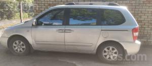 Grey Kia Carnival 2007 in Riga, with an engine capacity of 2.90 L and mileage of 240 thousand km for 2000 €, photo 3 on AUTOMOTO.COM.LV