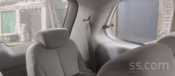 Pelēks Kia Carnival 2007 Rīga, ar dzinēja tilpumu 2.90 L un nobraukumu 240 tūkst. km par 2000 €, foto 6 vietnē AUTOMOTO.COM.LV