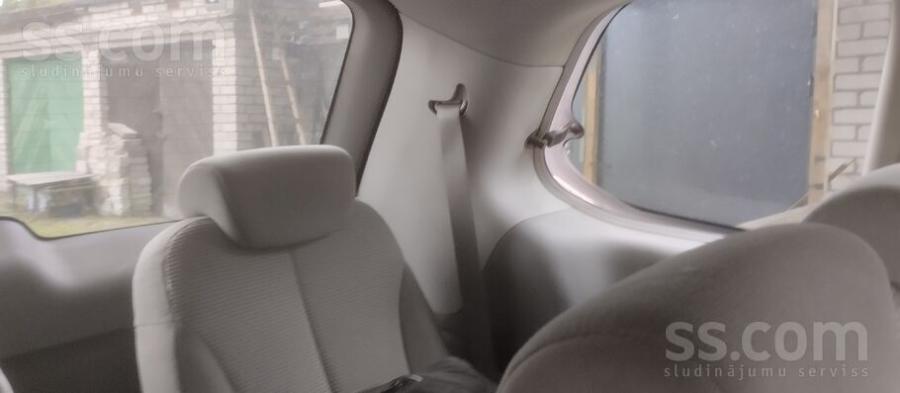 Grey Kia Carnival 2007 in Riga, with an engine capacity of 2.90 L and mileage of 240 thousand km for 2000 €, photo 7 on AUTOMOTO.COM.LV