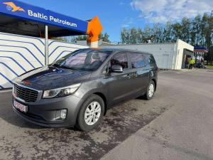Grey Kia Carnival 2018 in Vilnius, with an engine capacity of 2.20 L and mileage of 126 thousand km for 9000 €, photo 4 on AUTOMOTO.COM.LV
