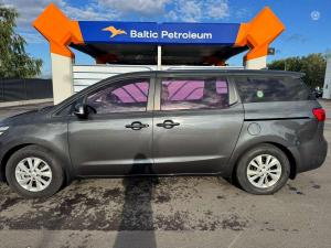 Grey Kia Carnival 2018 in Vilnius, with an engine capacity of 2.20 L and mileage of 126 thousand km for 9000 €, photo 5 on AUTOMOTO.COM.LV