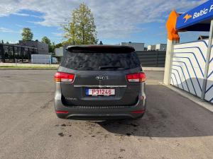 Grey Kia Carnival 2018 in Vilnius, with an engine capacity of 2.20 L and mileage of 126 thousand km for 9000 €, photo 7 on AUTOMOTO.COM.LV