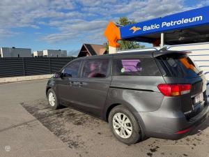 Grey Kia Carnival 2018 in Vilnius, with an engine capacity of 2.20 L and mileage of 126 thousand km for 9000 €, photo 8 on AUTOMOTO.COM.LV