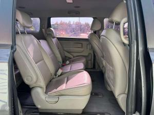 Grey Kia Carnival 2018 in Vilnius, with an engine capacity of 2.20 L and mileage of 126 thousand km for 9000 €, photo 12 on AUTOMOTO.COM.LV