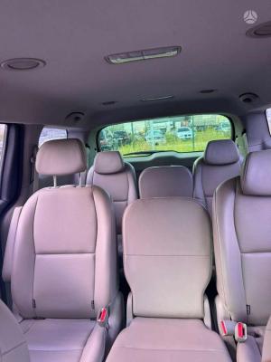 Grey Kia Carnival 2018 in Vilnius, with an engine capacity of 2.20 L and mileage of 126 thousand km for 9000 €, photo 17 on AUTOMOTO.COM.LV