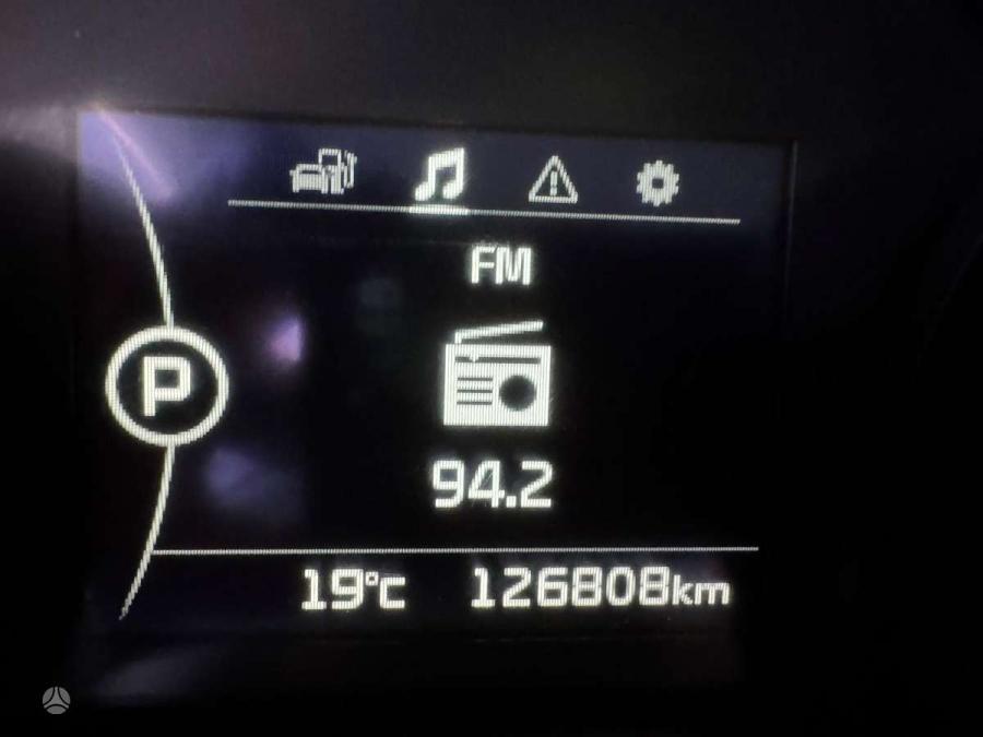 Grey Kia Carnival 2018 in Vilnius, with an engine capacity of 2.20 L and mileage of 126 thousand km for 9000 €, photo 19 on AUTOMOTO.COM.LV