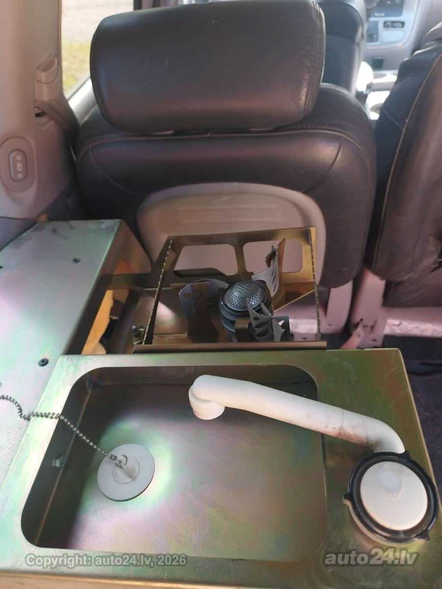 Pelēks Kia Carnival 2006 Rapla, ar dzinēja tilpumu 2.90 L un nobraukumu 0 tūkst. km par 650 €, foto 4 vietnē AUTOMOTO.COM.LV