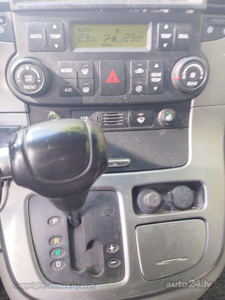 Pelēks Kia Carnival 2006 Rapla, ar dzinēja tilpumu 2.90 L un nobraukumu 0 tūkst. km par 650 €, foto 13 vietnē AUTOMOTO.COM.LV