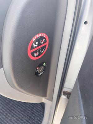 Pelēks Kia Carnival 2006 Rapla, ar dzinēja tilpumu 2.90 L un nobraukumu 0 tūkst. km par 650 €, foto 14 vietnē AUTOMOTO.COM.LV