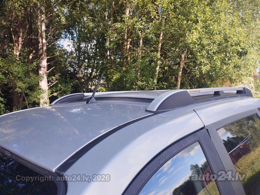 Pelēks Kia Carnival 2006 Rapla, ar dzinēja tilpumu 2.90 L un nobraukumu 0 tūkst. km par 650 €, foto 18 vietnē AUTOMOTO.COM.LV