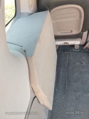Pelēks Kia Carnival 2006 Rapla, ar dzinēja tilpumu 2.90 L un nobraukumu 0 tūkst. km par 650 €, foto 23 vietnē AUTOMOTO.COM.LV