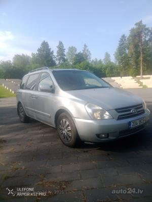 Pelēks Kia Carnival 2007 Rapla, ar dzinēja tilpumu 2.90 L un nobraukumu 260 tūkst. km par 999 €, foto  vietnē AUTOMOTO.COM.LV
