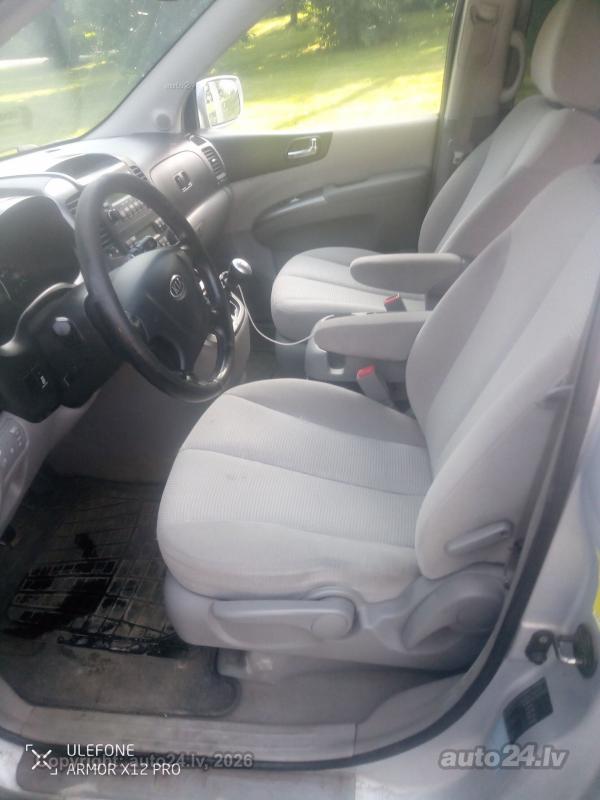 Grey Kia Carnival 2007 in Rapla, with an engine capacity of 2.90 L and mileage of 260 thousand km for 999 €, photo 6 on AUTOMOTO.COM.LV