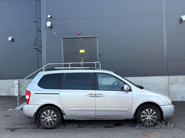 Grey Kia Carnival 2007 in Rapla, with an engine capacity of 2.90 L and mileage of 267 thousand km for 1500 €, photo 2 on AUTOMOTO.COM.LV
