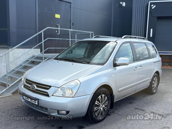 Grey Kia Carnival 2007 in Rapla, with an engine capacity of 2.90 L and mileage of 267 thousand km for 1500 €, photo 4 on AUTOMOTO.COM.LV